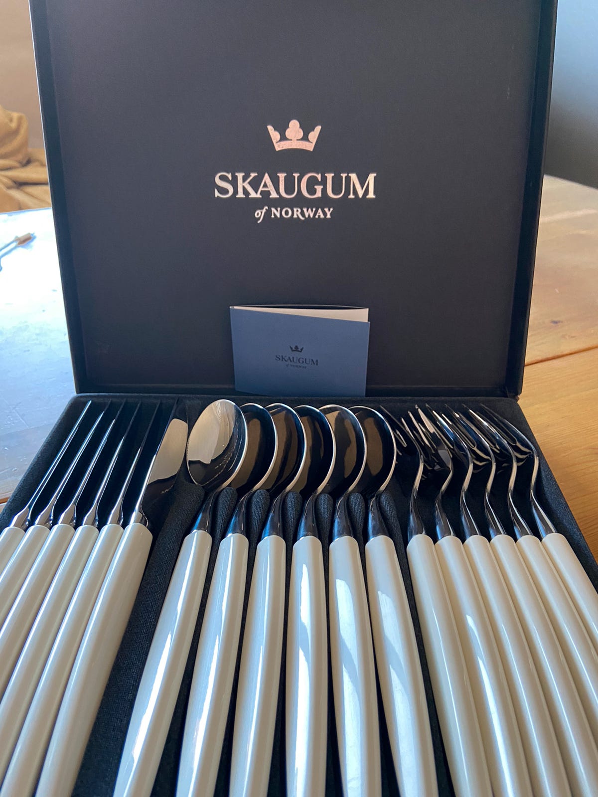 Skaugum 18 deler hvit | FINN-torget