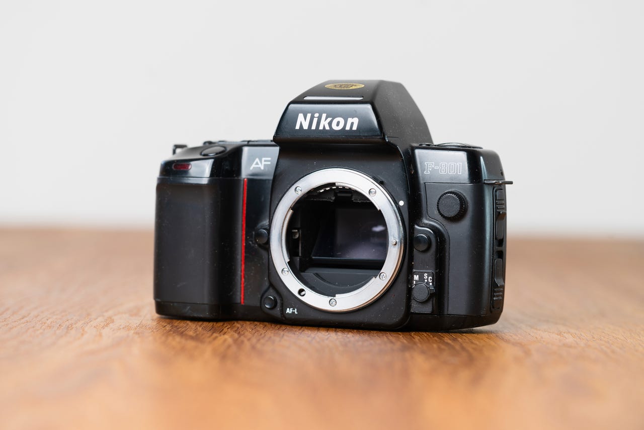 Nikon F-801 analogt kamerahus med autofokus selges | FINN-torget