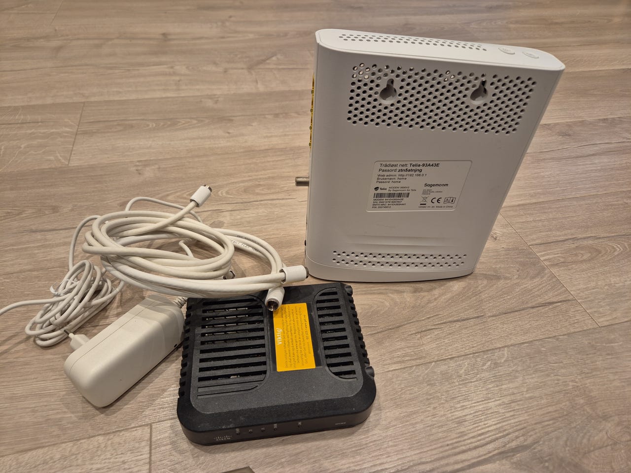 Telia modem og wireless router | FINN-torget