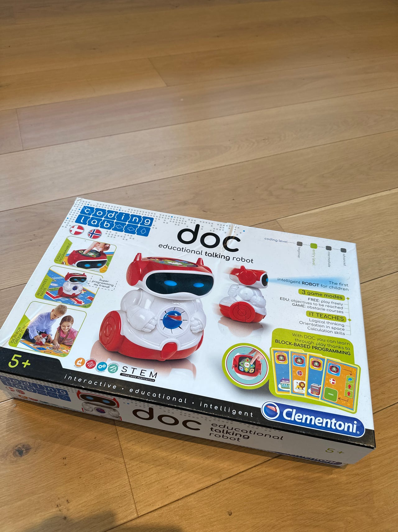 Doc educational robot | FINN-torget