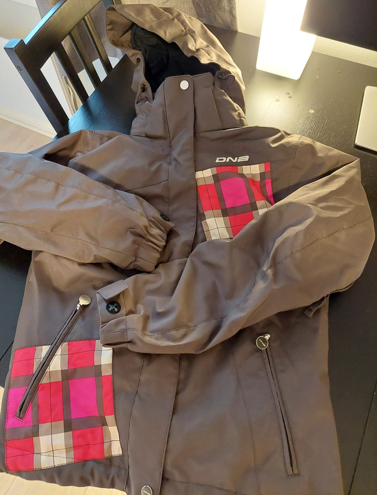 DNA descente skijakke/snowboard jacket | FINN-torget