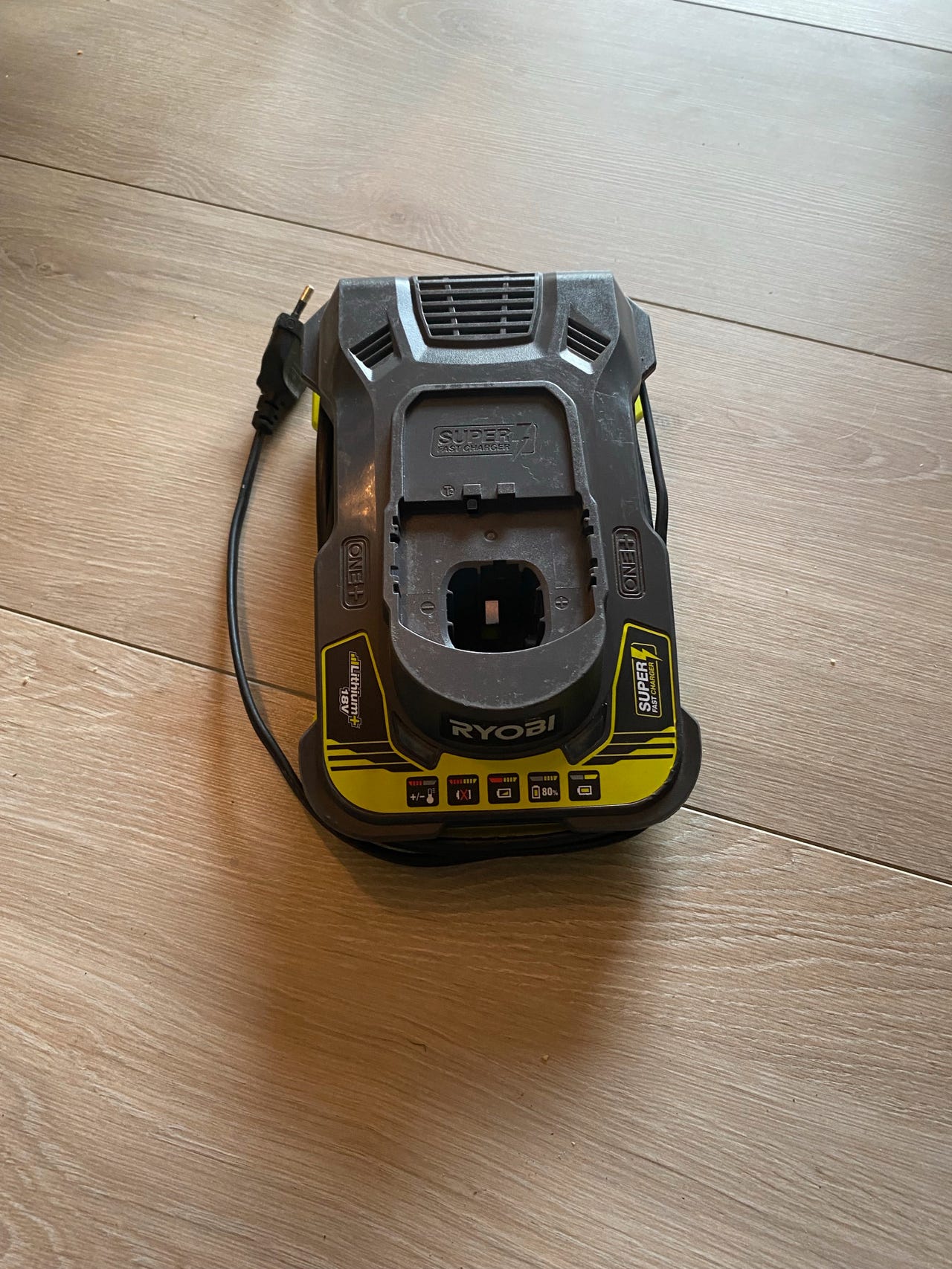 Ryobi lader ONE+ 18 V RC18150 | FINN-torget