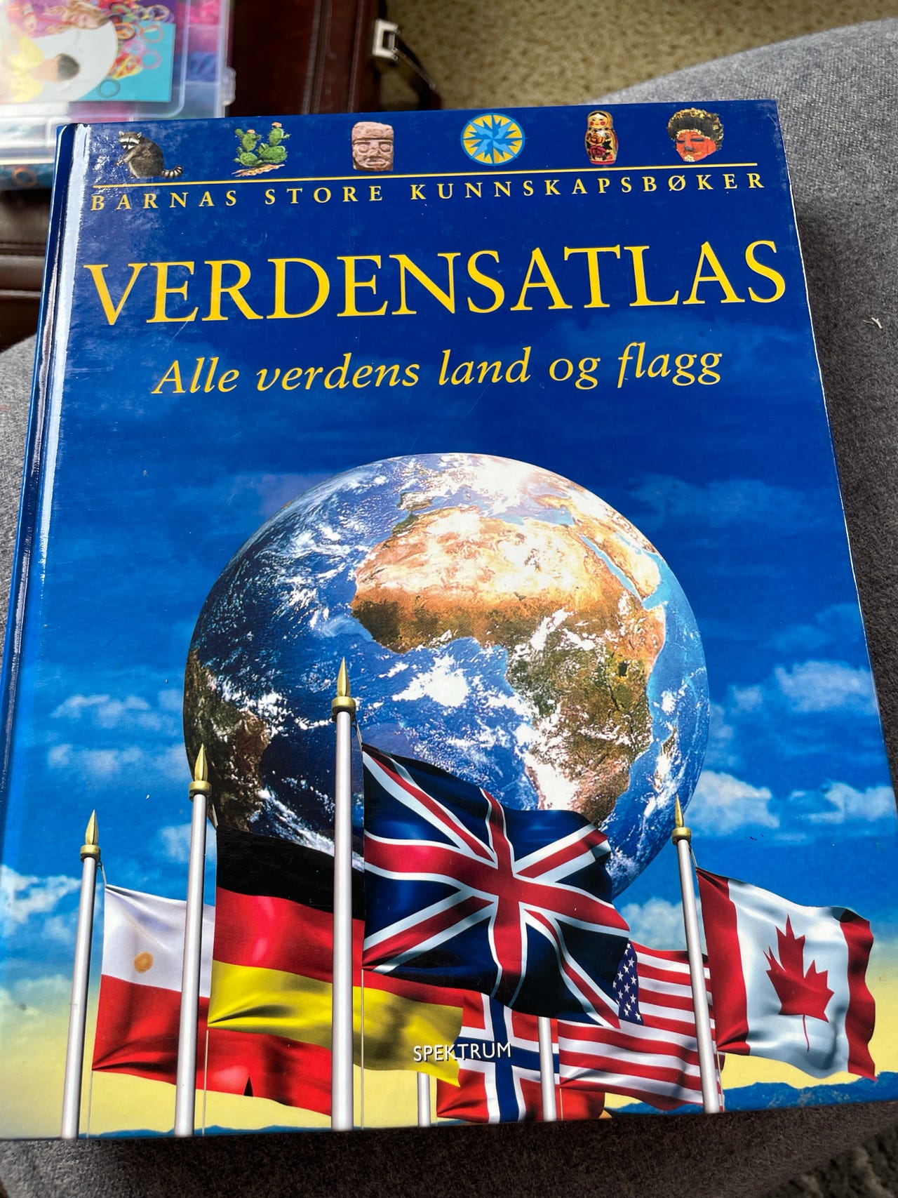 Verdensatlas. Alle verdens land og flagg. | FINN-torget