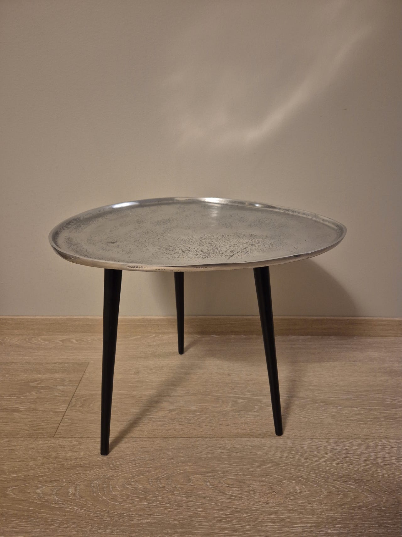 Pent sidebord / lite salongbord | FINN-torget