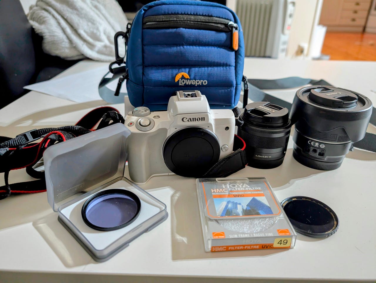 Canon M50 + 50mm + Adapter + Bag og Filter, Linsehette osv | FINN-torget