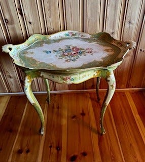 Dekorert bord i rokokko-stil med serveringsbrett selges | FINN-torget