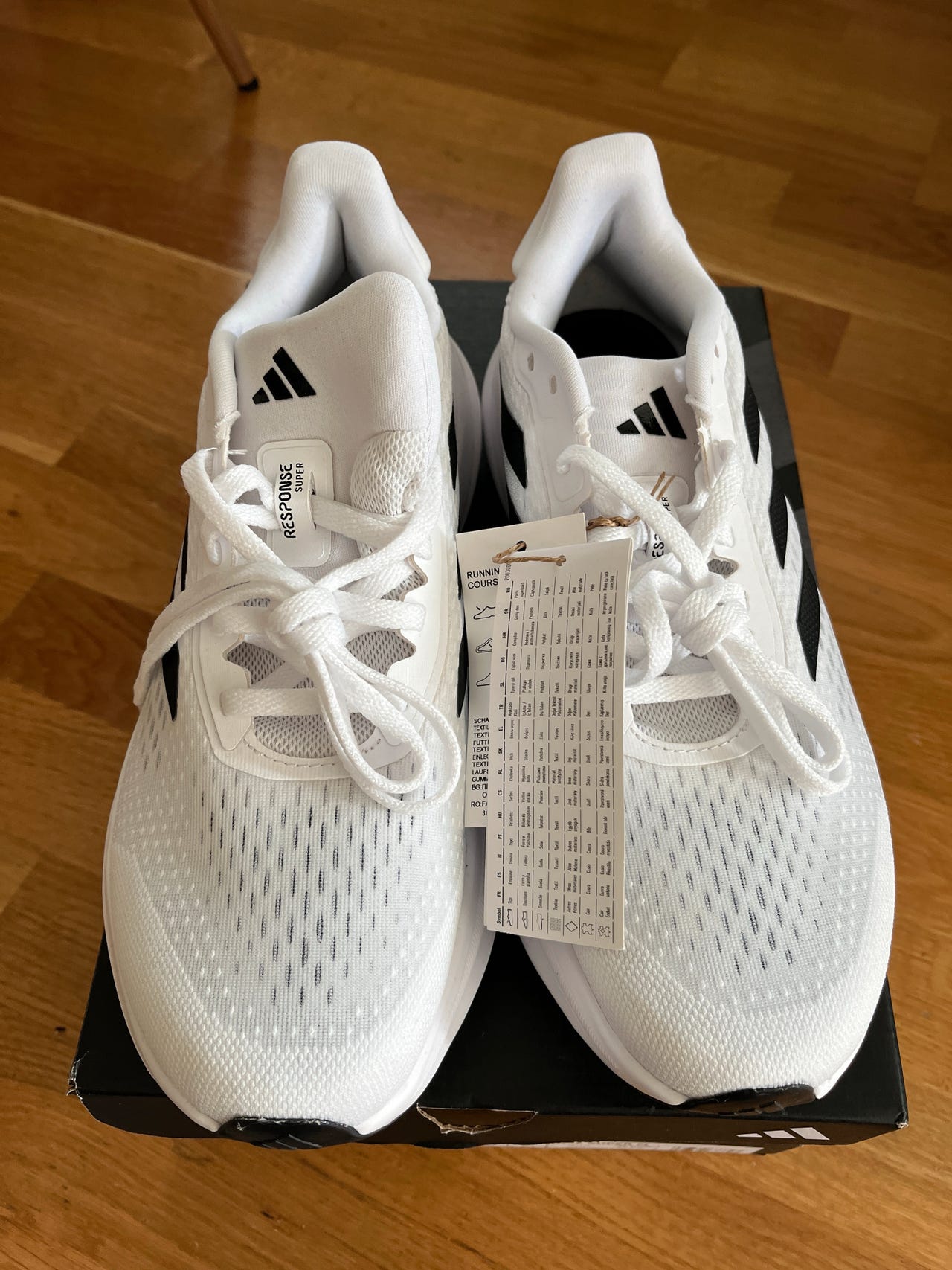 Adidas 42 2/3 | FINN-torget