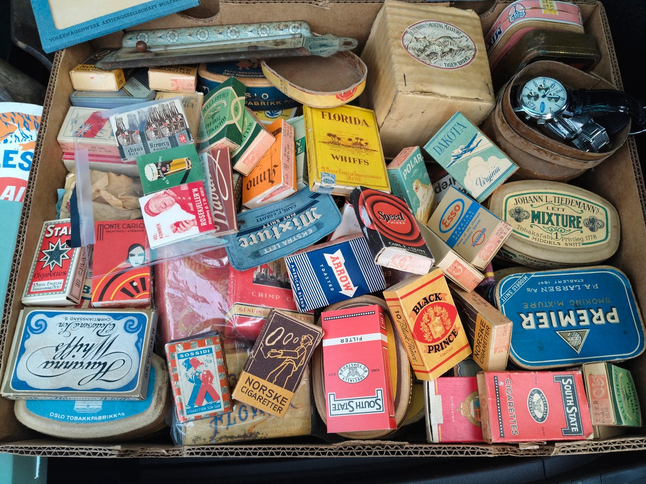 Gamle bokser / pakker . Norske og utenlandske tilsalgs /bytte | FINN-torget