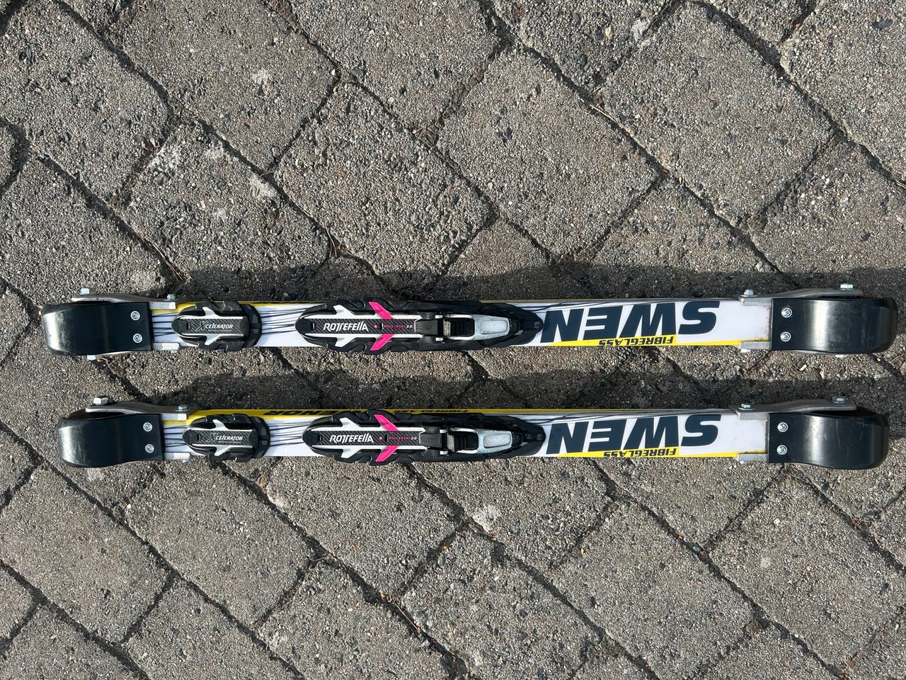 Rulleski med staver og støvler selges. Som nytt! | FINN-torget