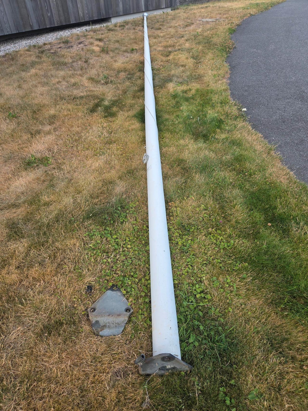 Flaggstang, glassfiber 9 meter lang og flagg 3,5 meter | FINN-torget