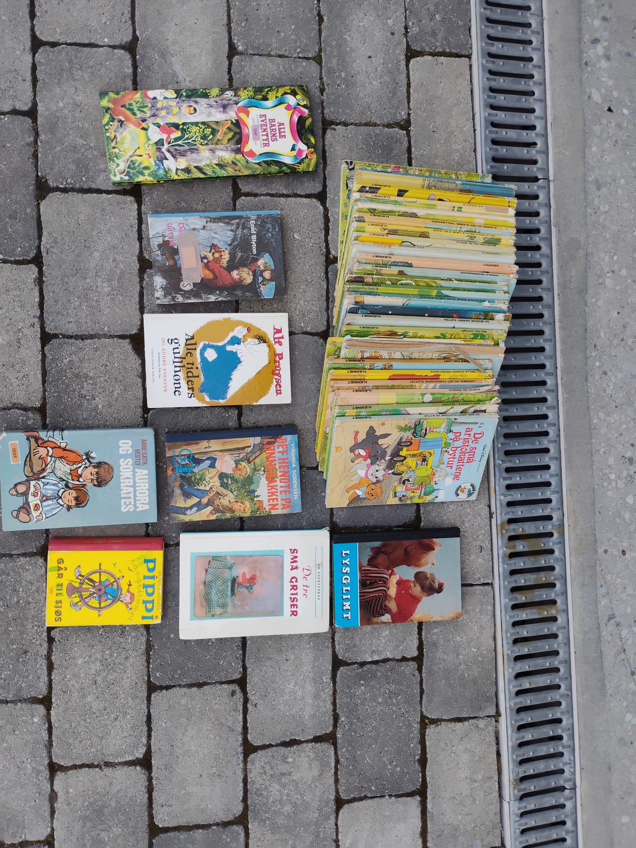 Gamle nostalgiske barnebøker bla 25 stk Walt Disney | FINN-torget