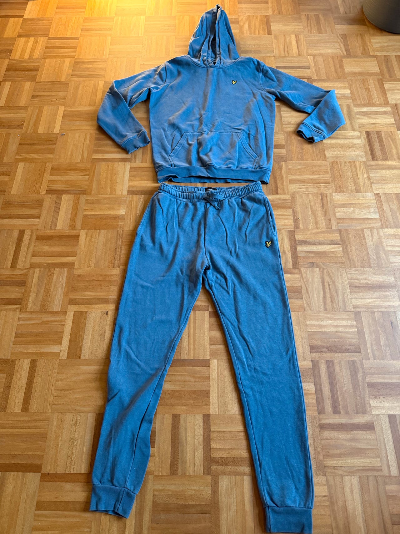 Lyle & Scott hettegenser og joggebukse | FINN-torget