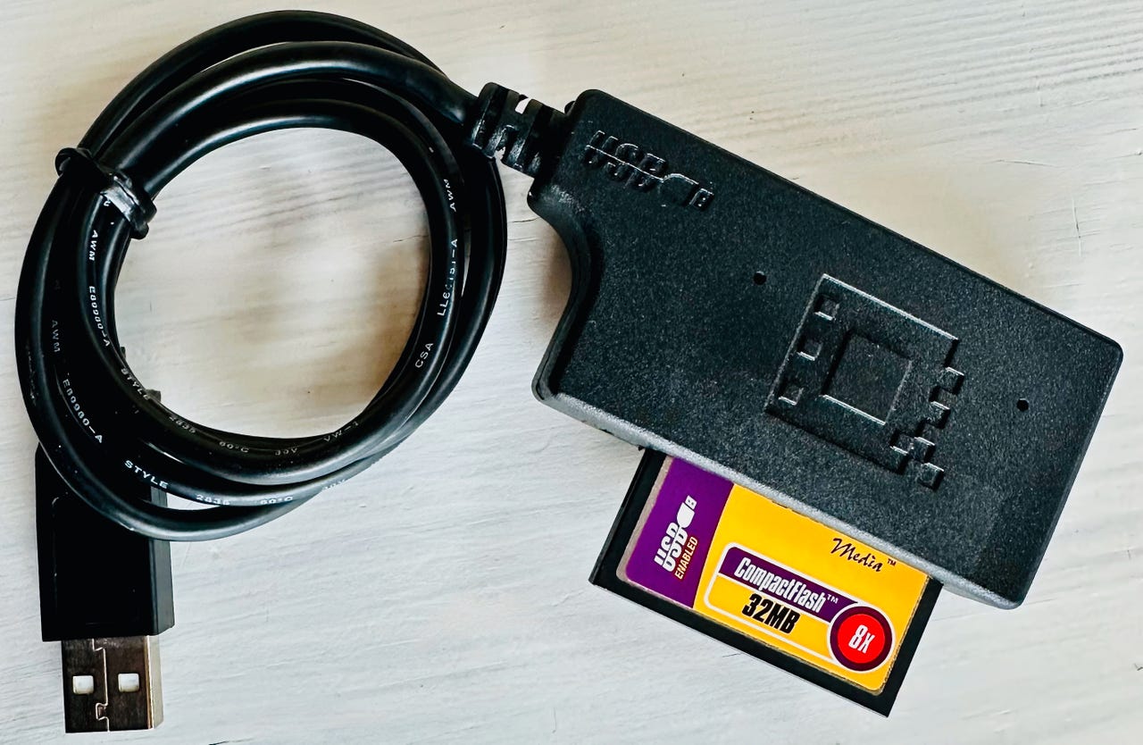 Lexar 32MB Compact Flash 8X Memory Card m/Jumpshot USB Reader og PC ...