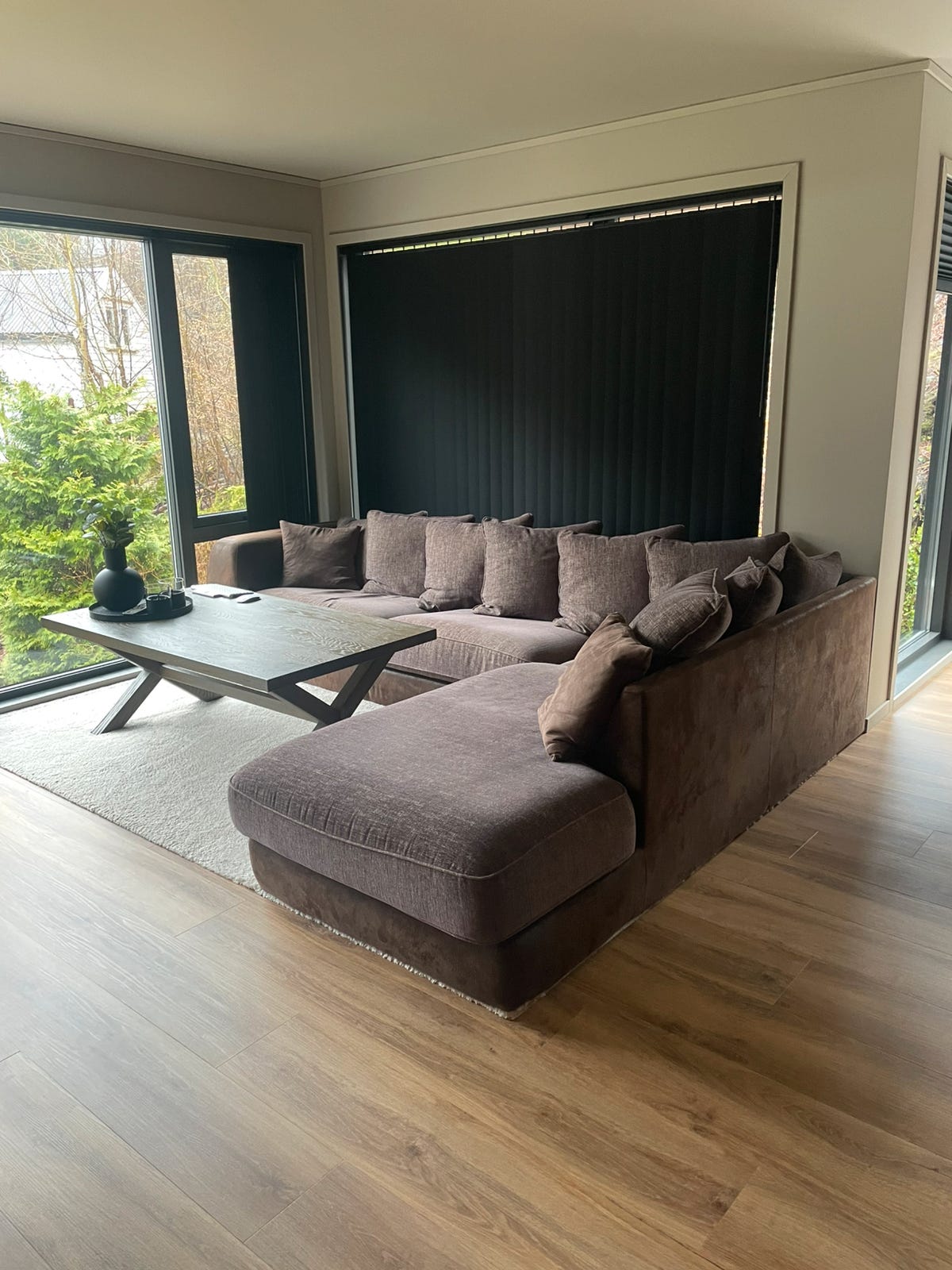 Stor sofa m/sjeselong | FINN-torget