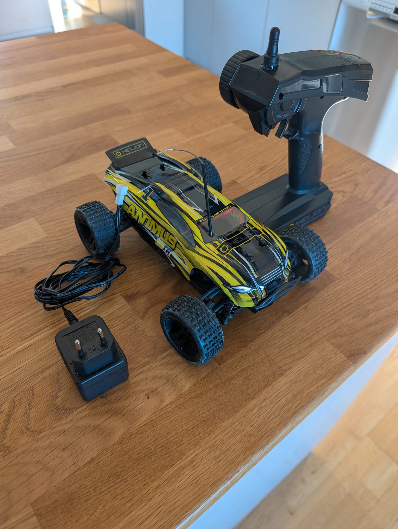 Helion Antimus 4x4 R/C bil | FINN-torget