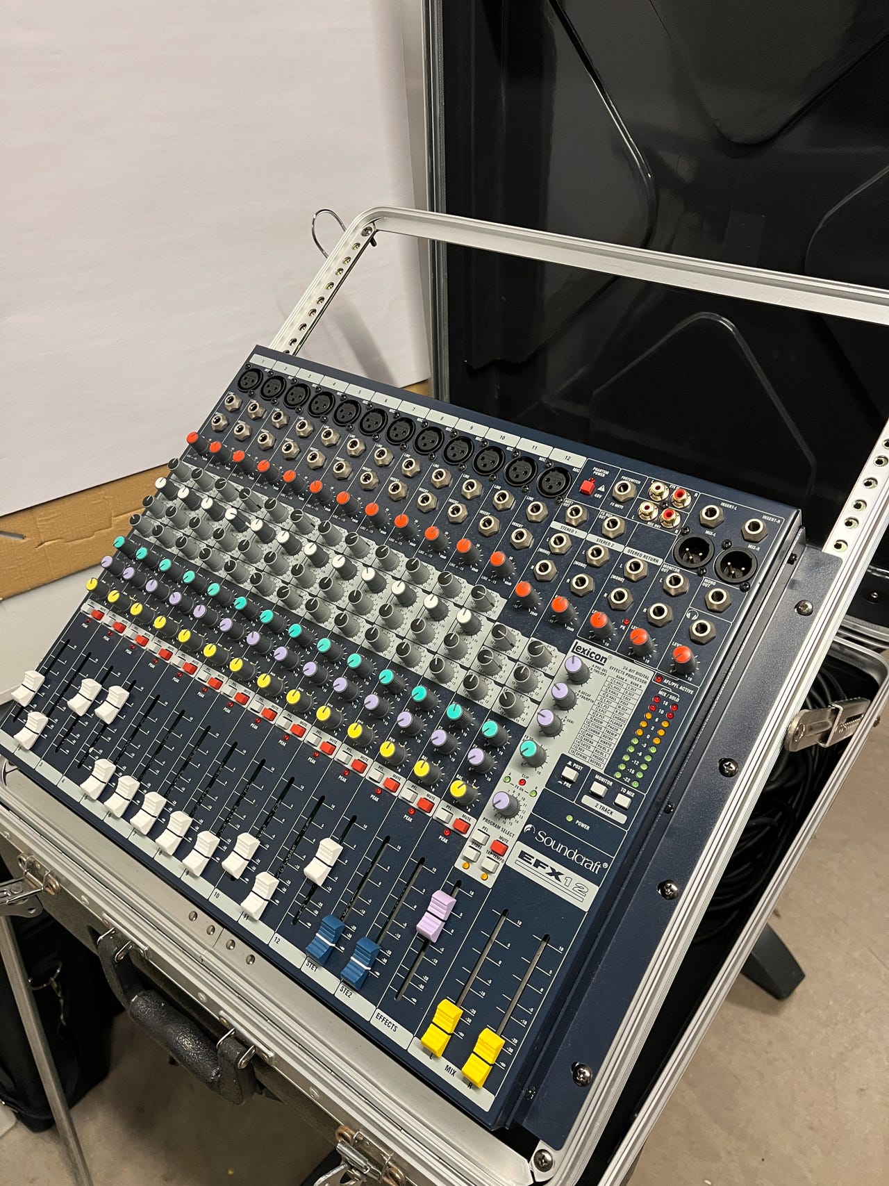 HK Audio (SUB) LUCAS Performer og Soundcraft EFX12 mikser | FINN-torget