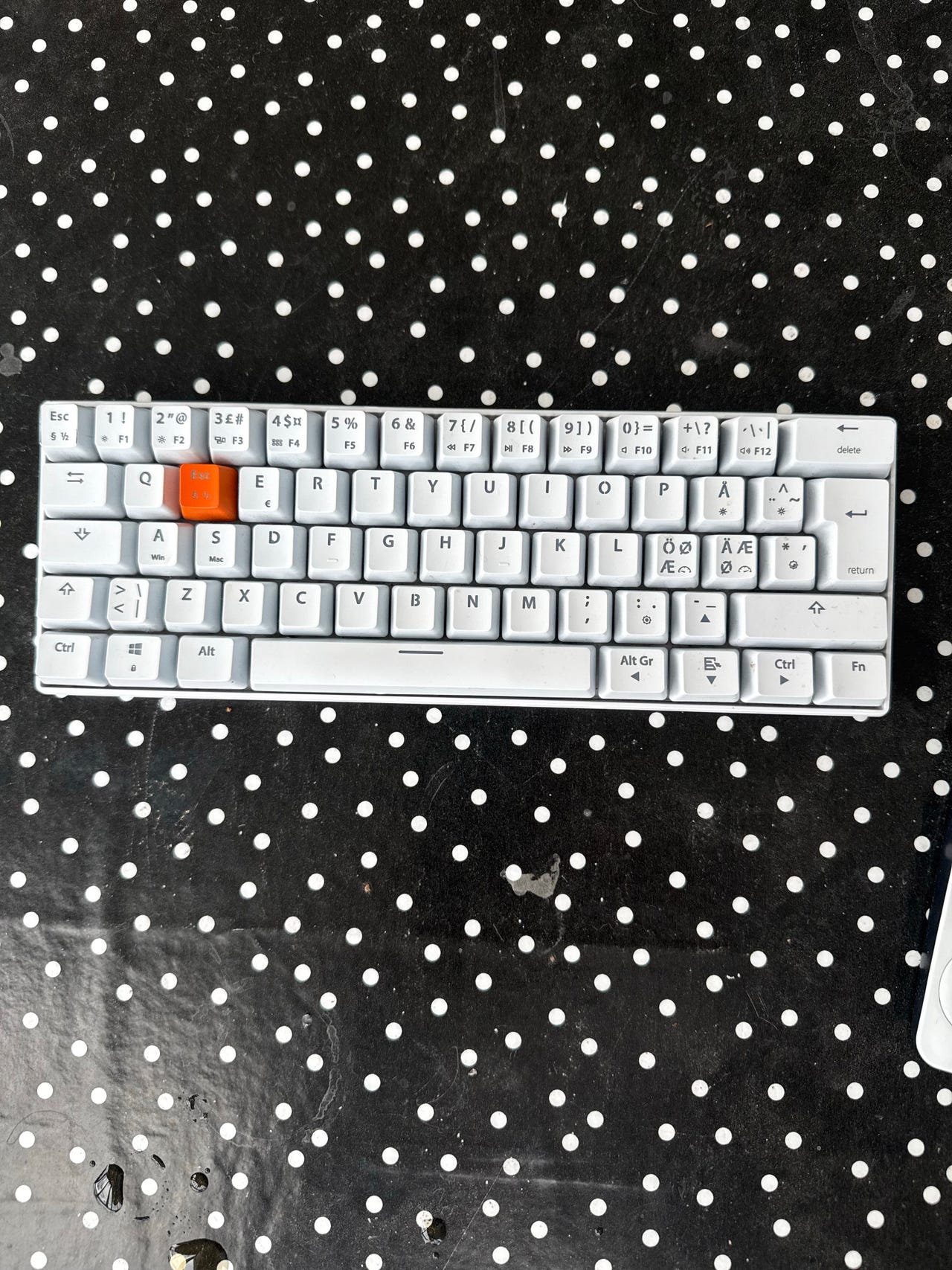 Nos kompakt gameing tasta tur. Lang usb-c kabel følger med | FINN-torget