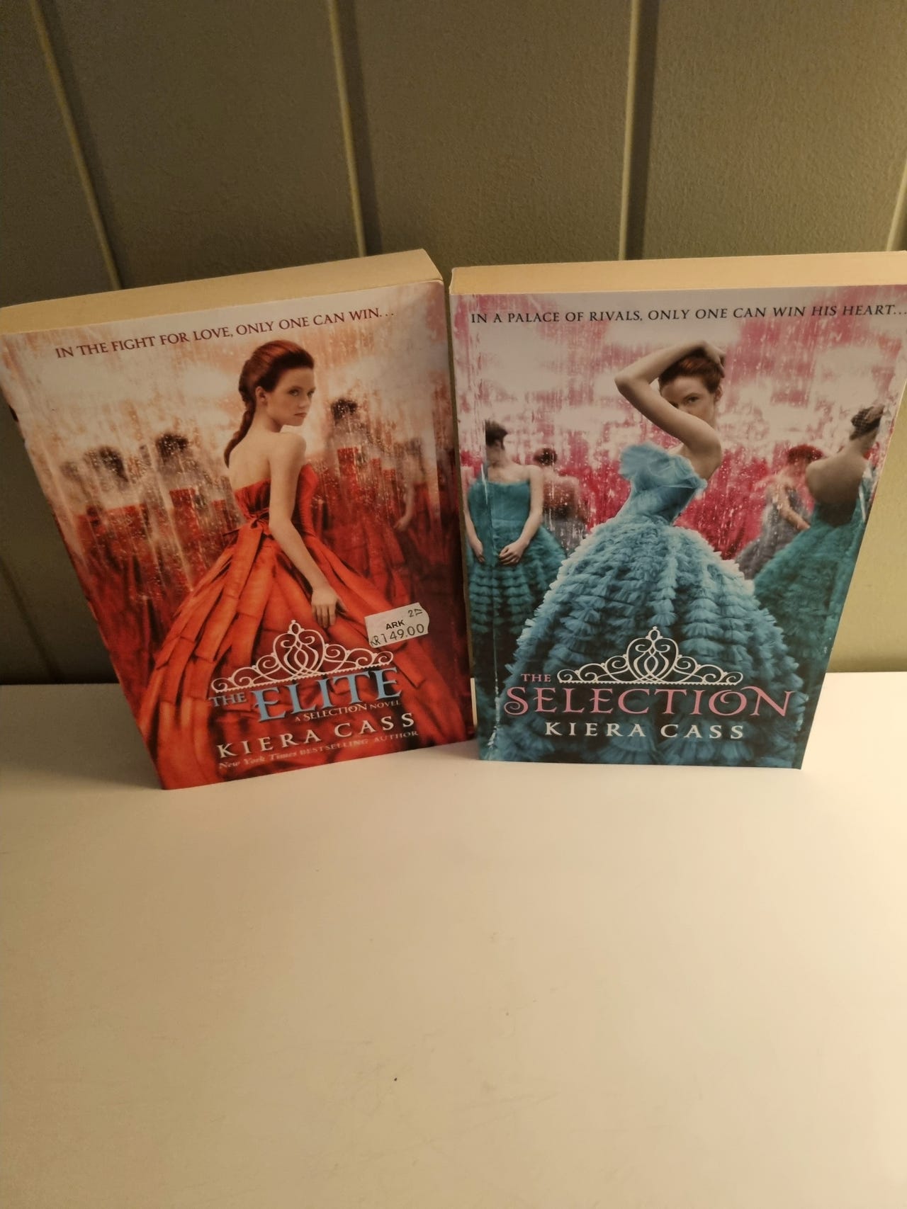 Kiera Cass. Engelsk tekst. Selges kr 25 pr bok | FINN-torget