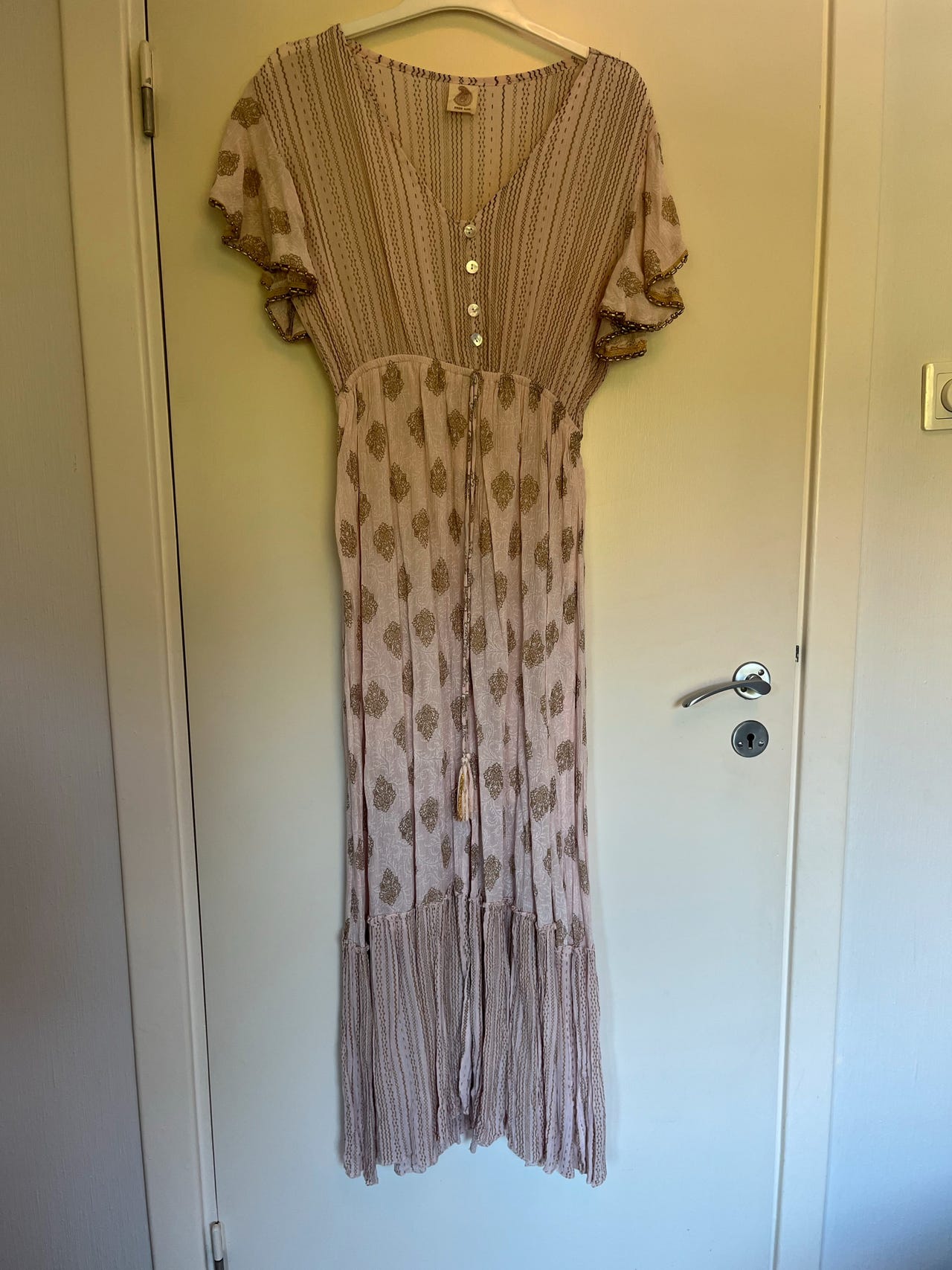 Dus rosa kjole med gullmønster, str L/XL | FINN-torget