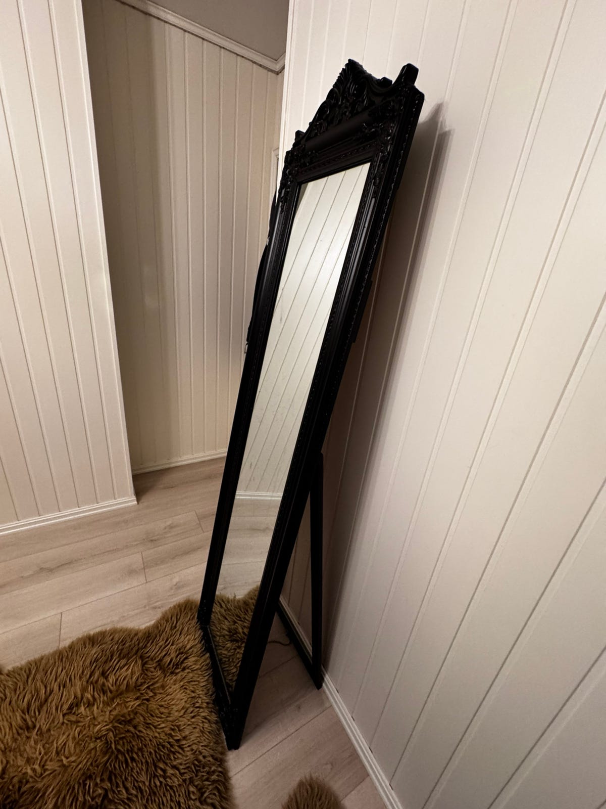 Stående speil med barokk stil - SVART | FINN-torget