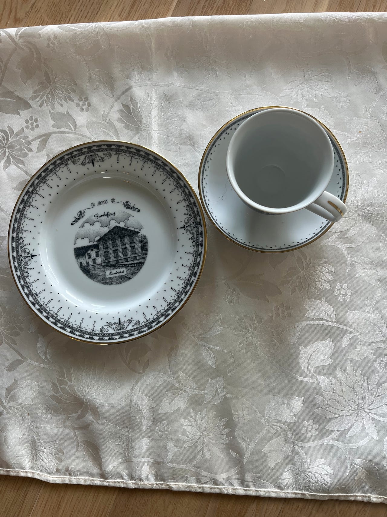 Frokost service / Sandefjord jubileum 2000 | FINN-torget