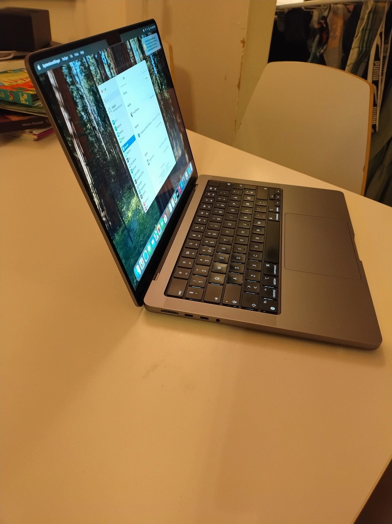Macbook pro 14 Inch M2 Max 32GB RAM/1 TB SSD with extra Apple insurance | FINN-torget
