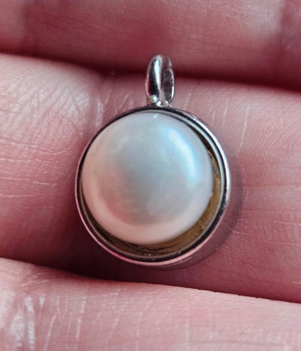 Veldig fint anheng med ekte perle | FINN-torget