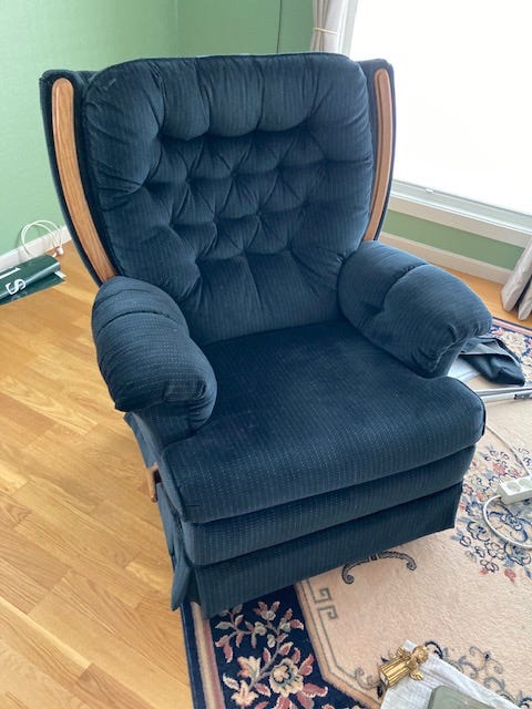 To hele og fine stoler med teppe og bord | FINN-torget