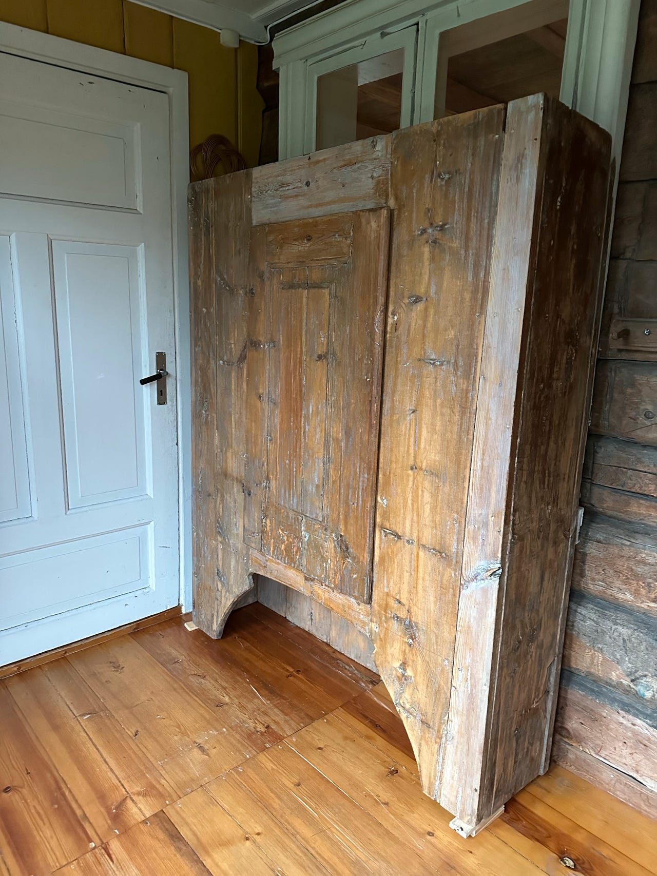 Unikt antikk skap (matskap) fra 1700-tallet | FINN-torget