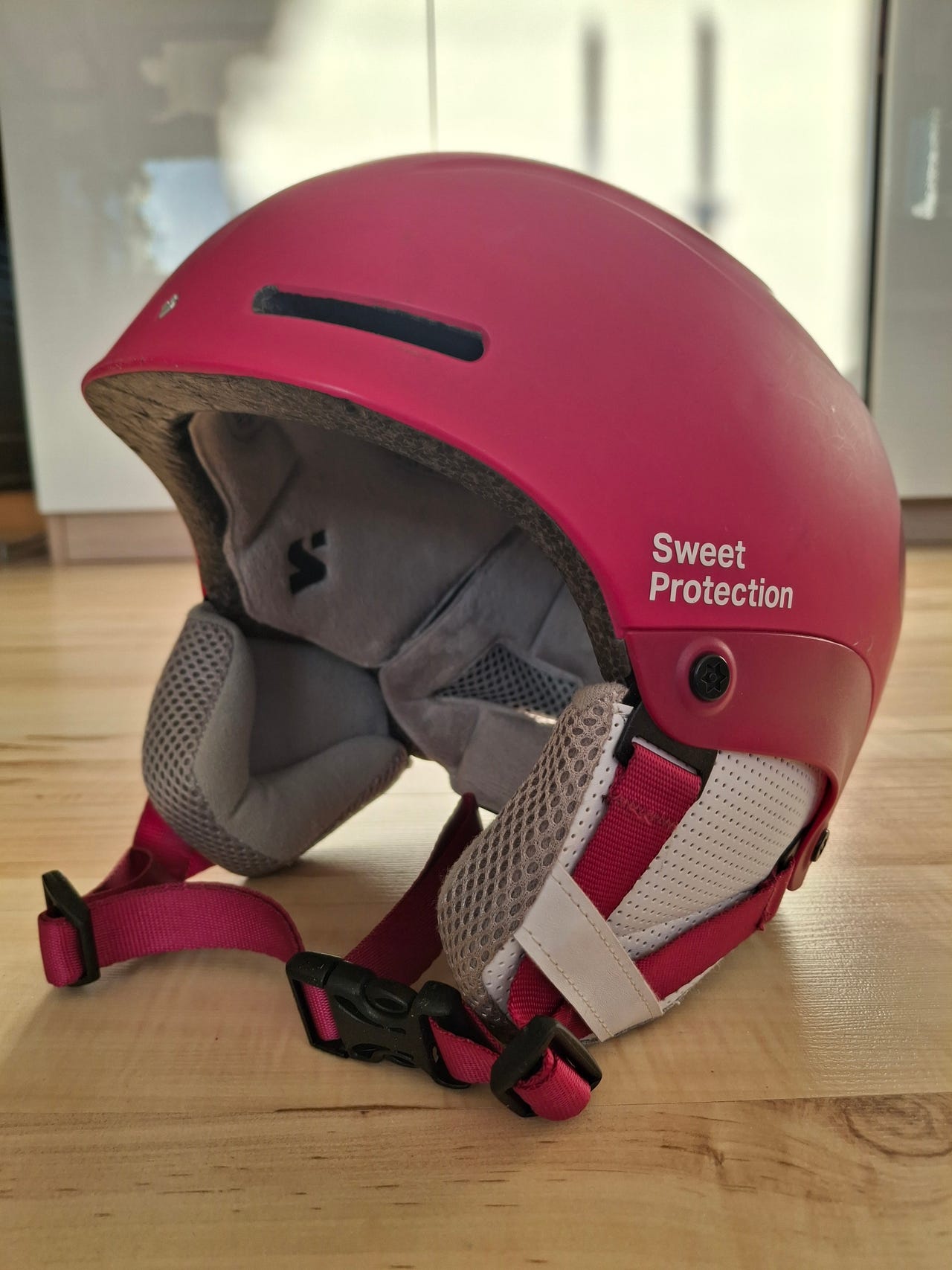 Sweet Protection hjelm og Oakley briller | FINN-torget