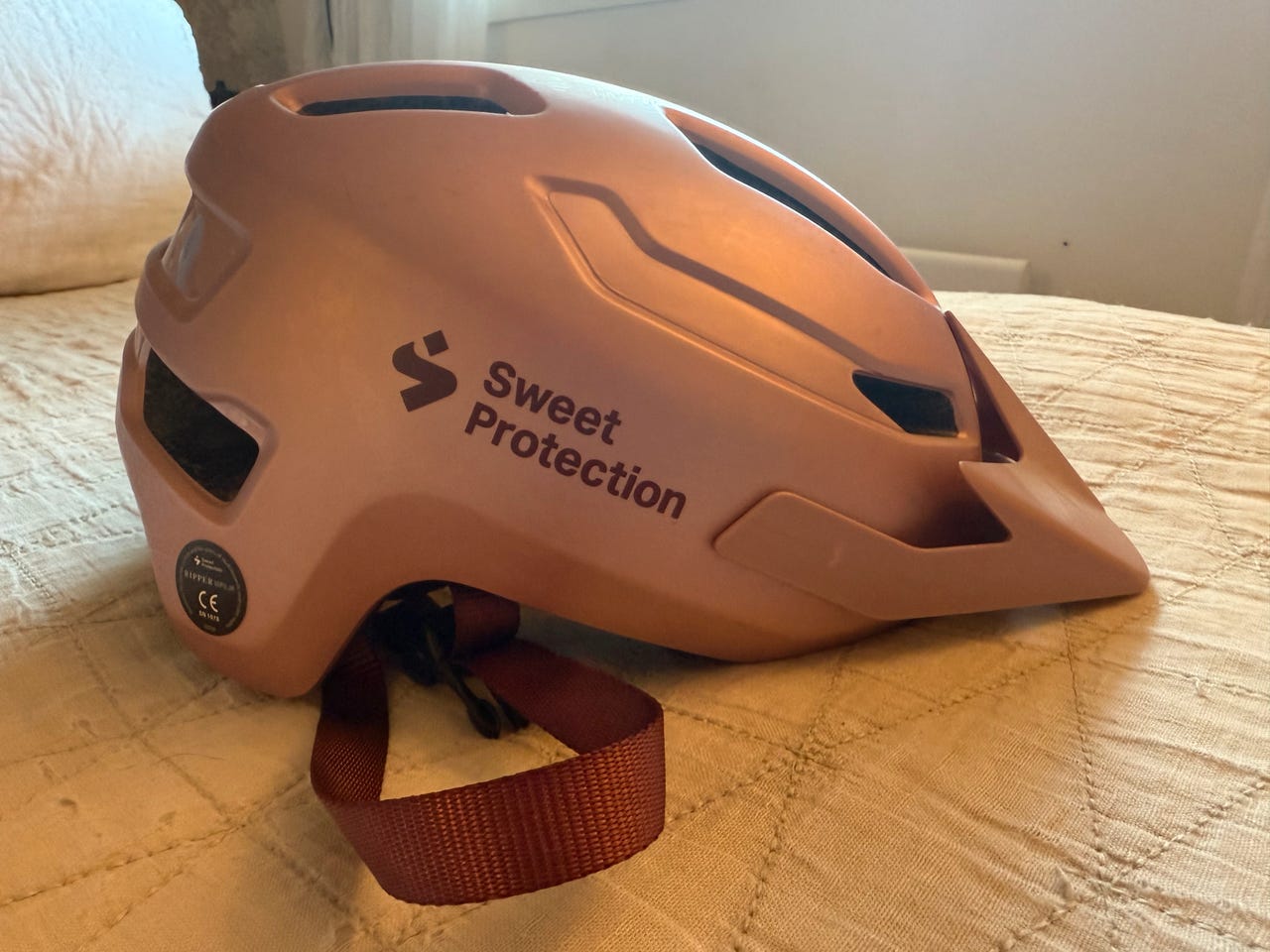 Lite brukt Sweet protection hjelm selges | FINN-torget