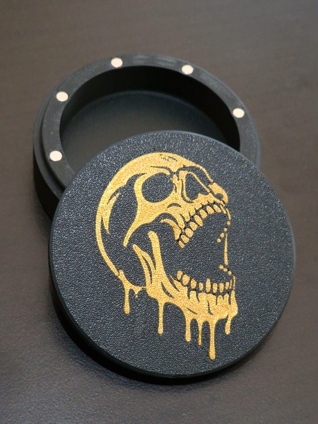*Golden Skull* Snusboks Med Magneter - Norsk Produsert | FINN-torget