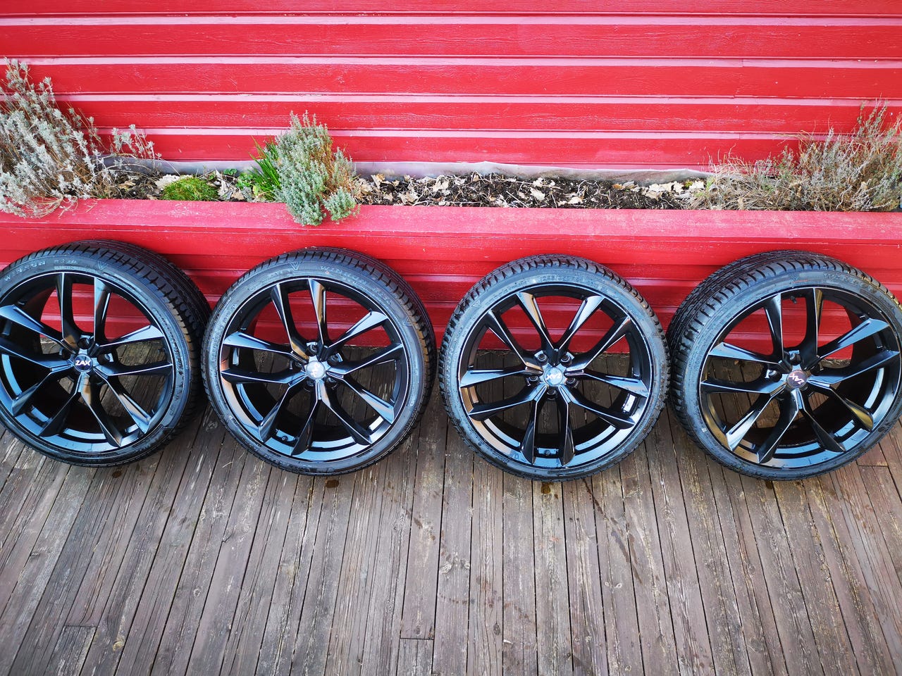 21" felger med dekk til Tesla Model S | FINN-torget