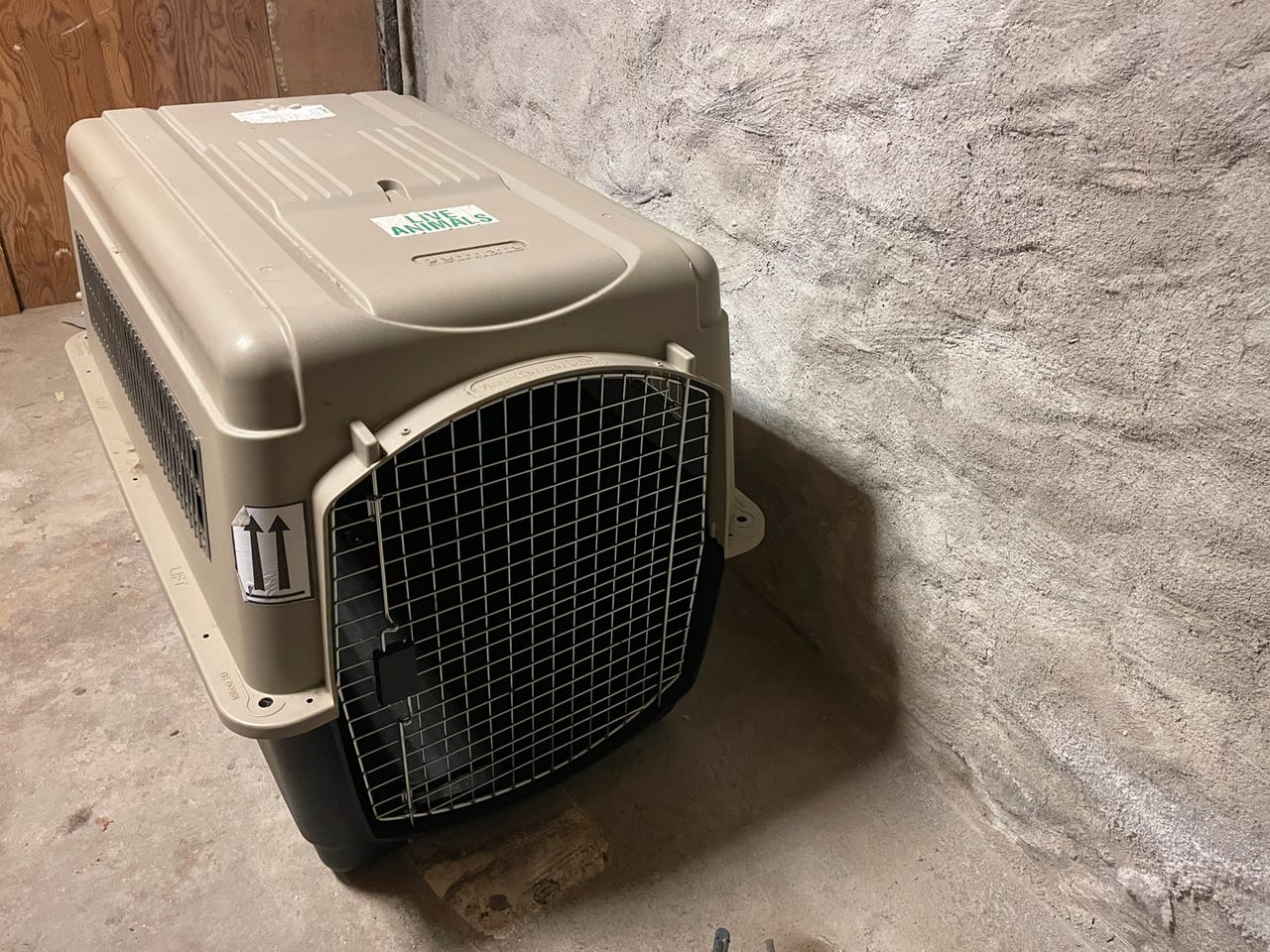 Vari Kennel XL - festeskruer mangler | FINN-torget