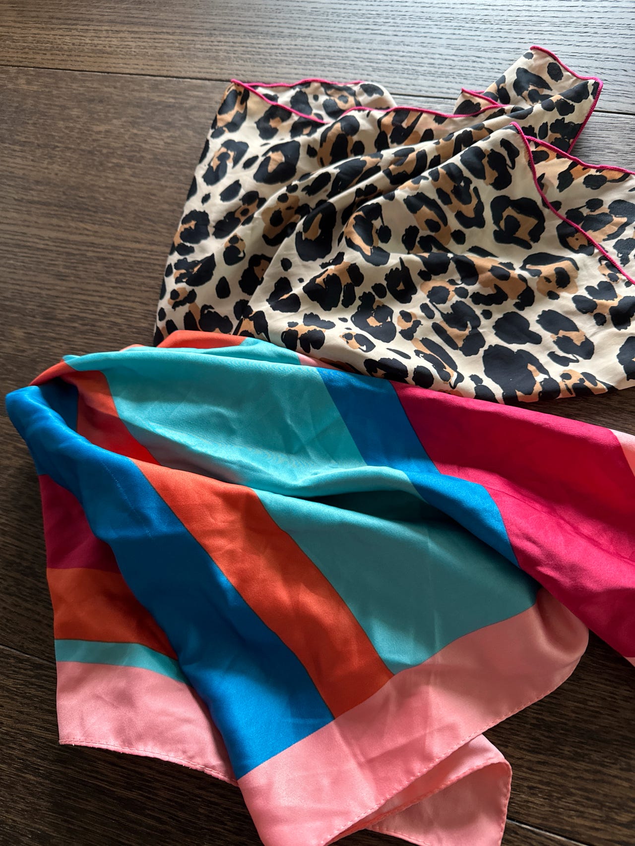 Skjerf 55x55 cm | FINN-torget