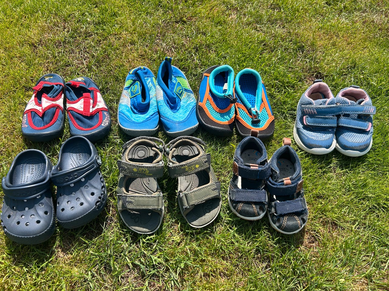 Diverse sommersko, badesko, sandaler, joggesko til salgs. Str. 19, 20 ...