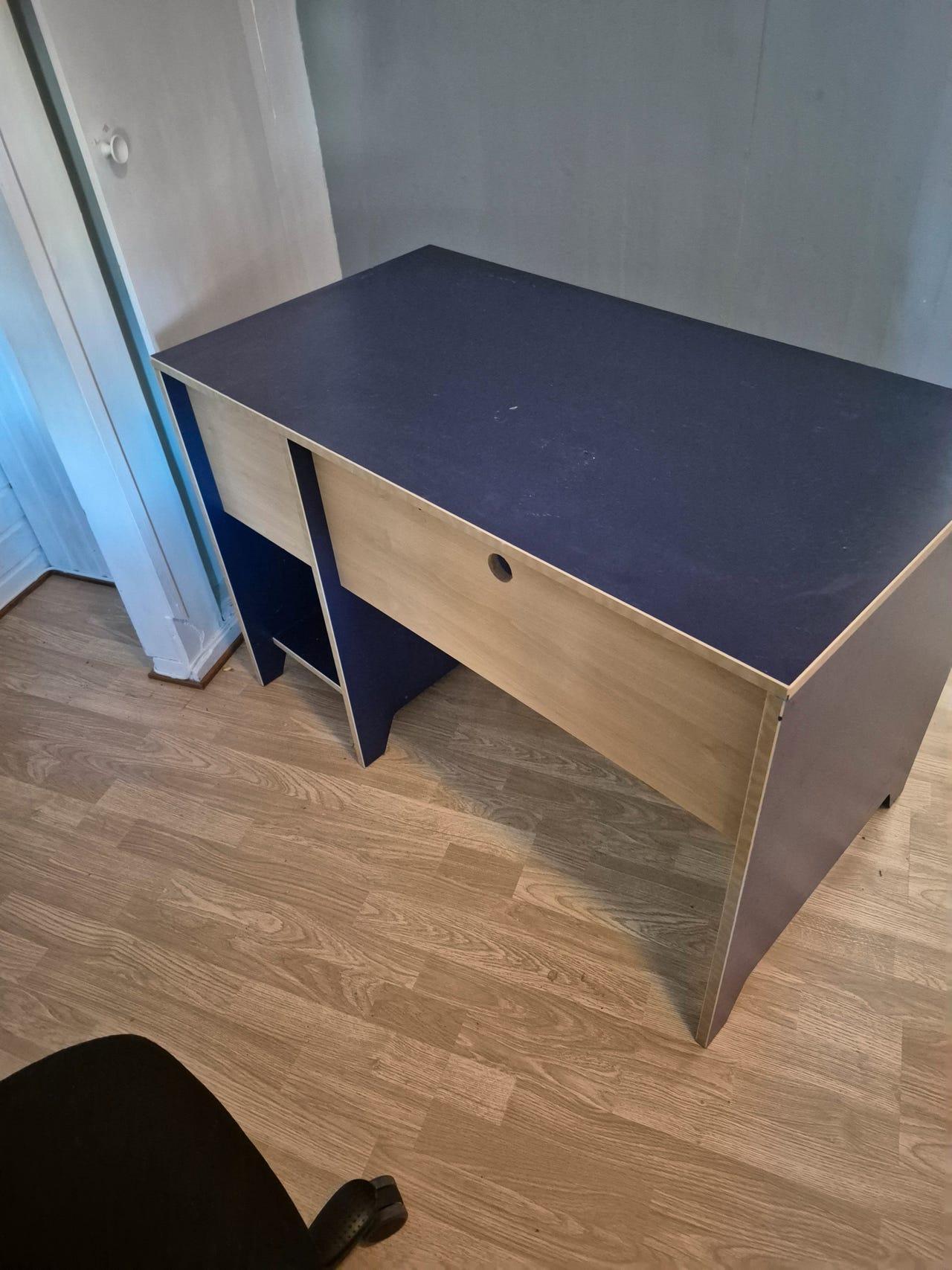 Pult/pc benk gies bort ved henting. | FINN-torget