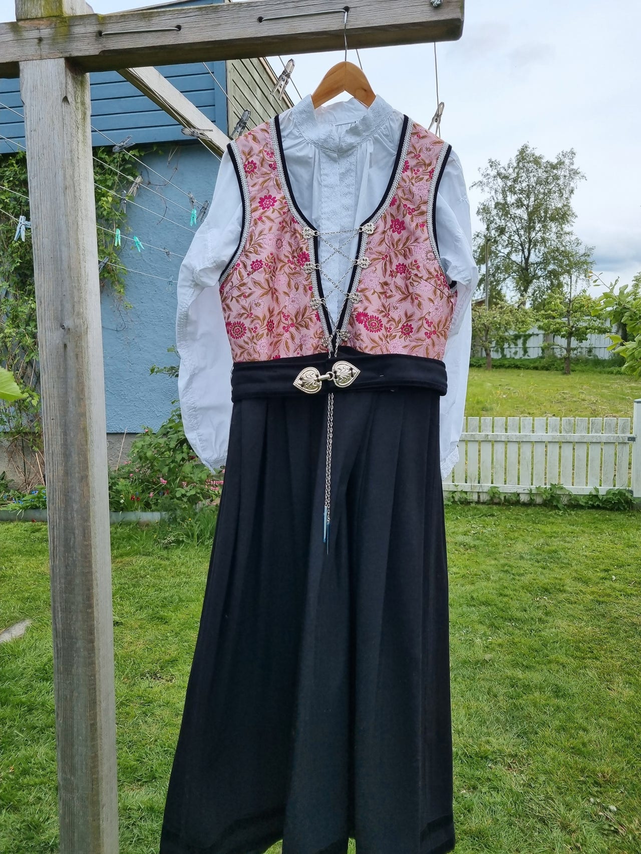 Nydelig Sonja festdrakt str 46/48 | FINN-torget