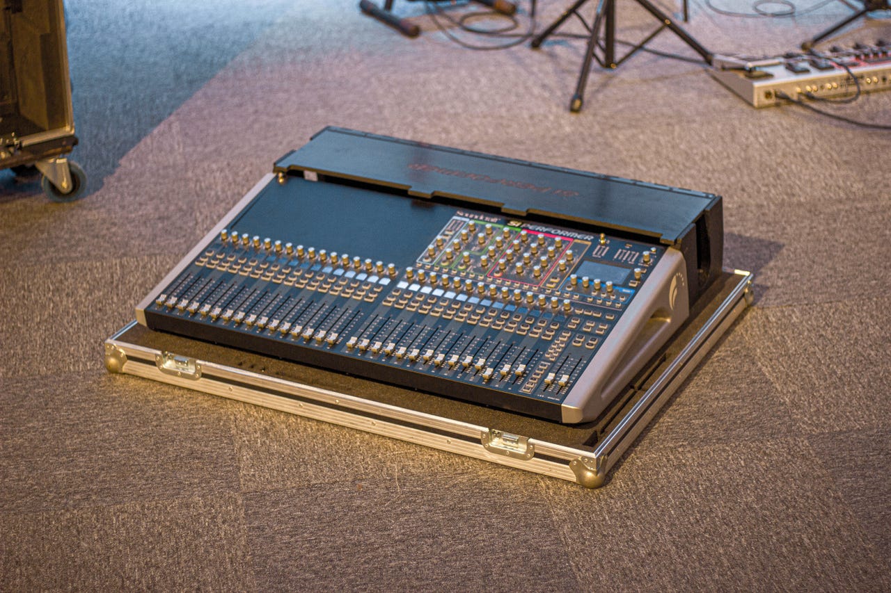 Soundcraft Si Performer 3 – Digital mikser med ekspansjonskor og flight ...