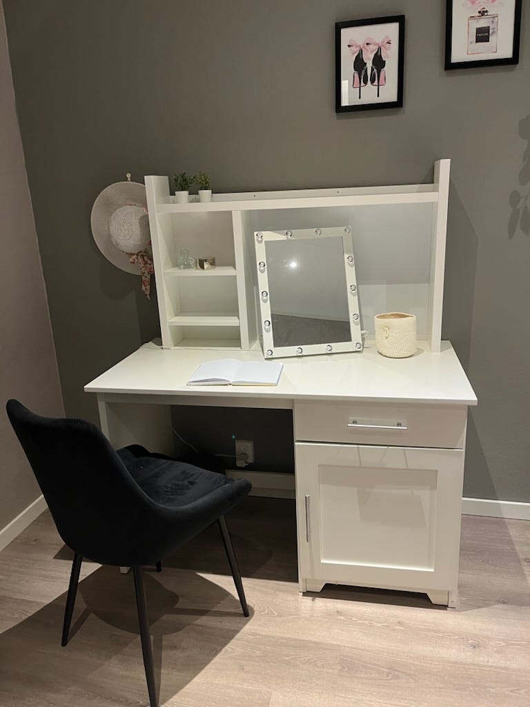 Flott hvit pult | FINN-torget