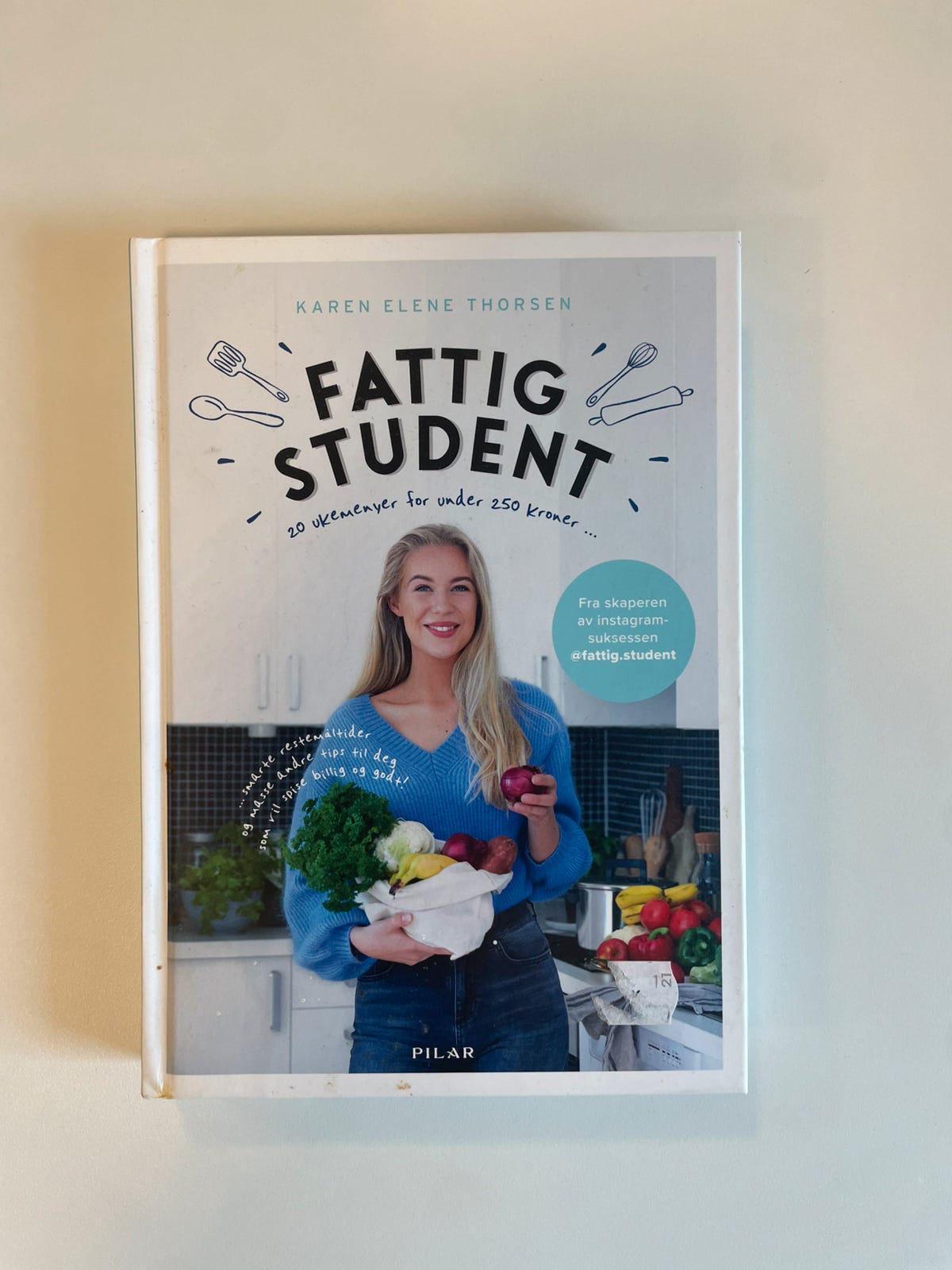FATTIG STUDENT KOKEBOK | FINN-torget
