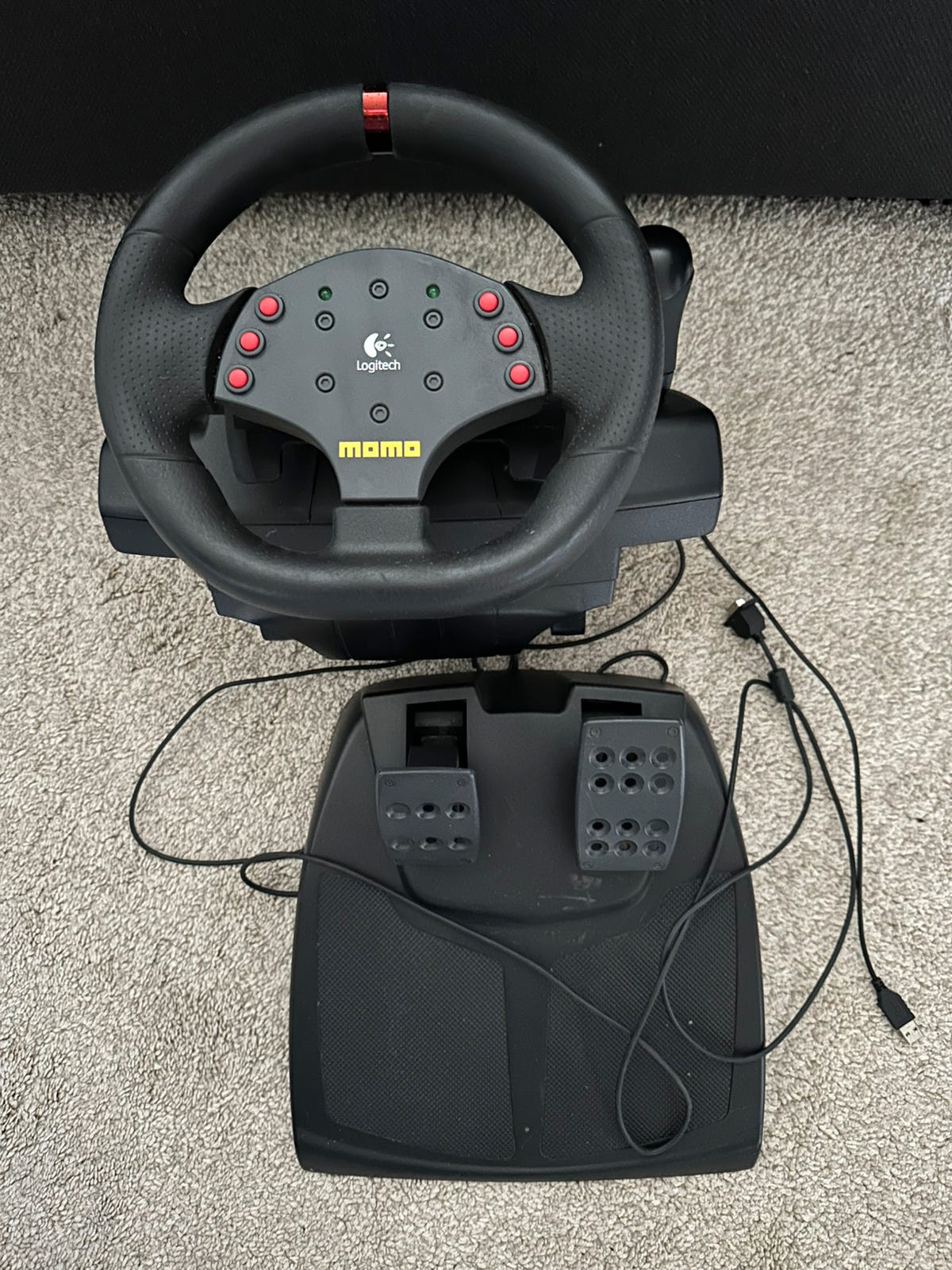 Logitech MOMO Racing Wheel og pedaler | FINN-torget