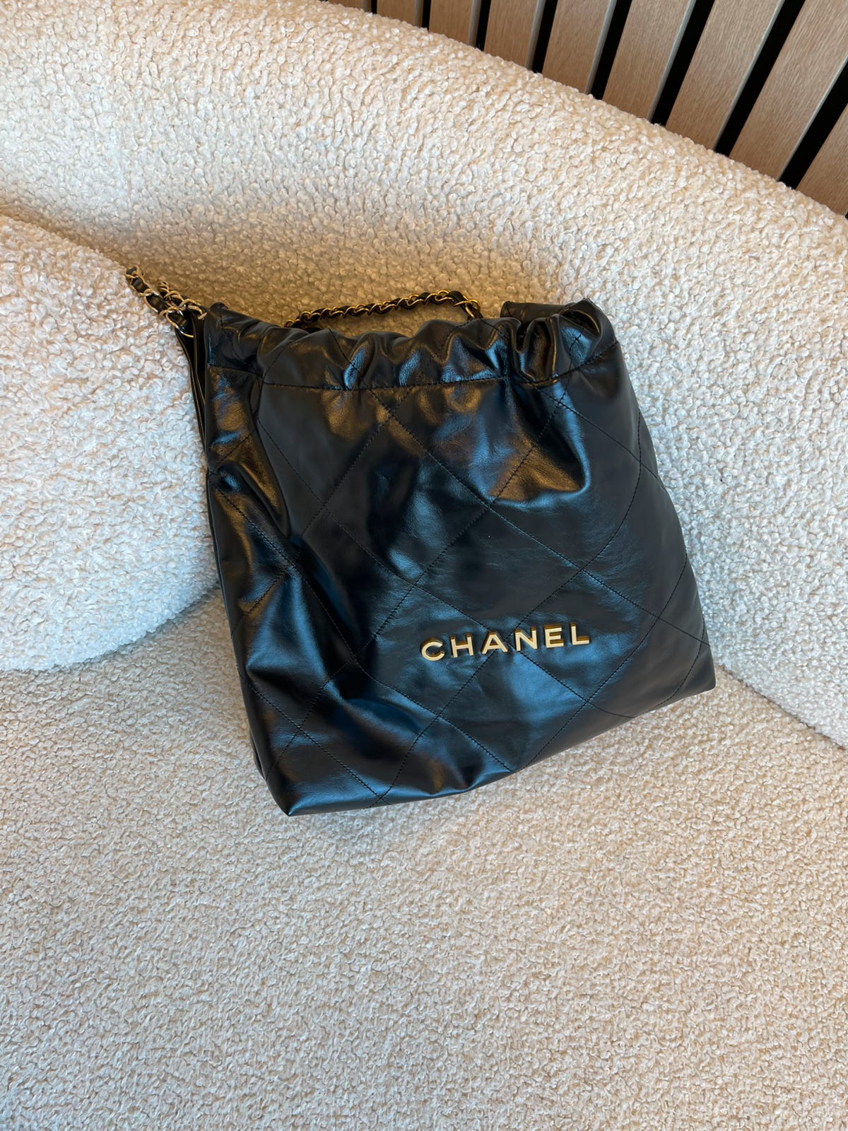 Chanel 22 leather hand bag | FINN-torget