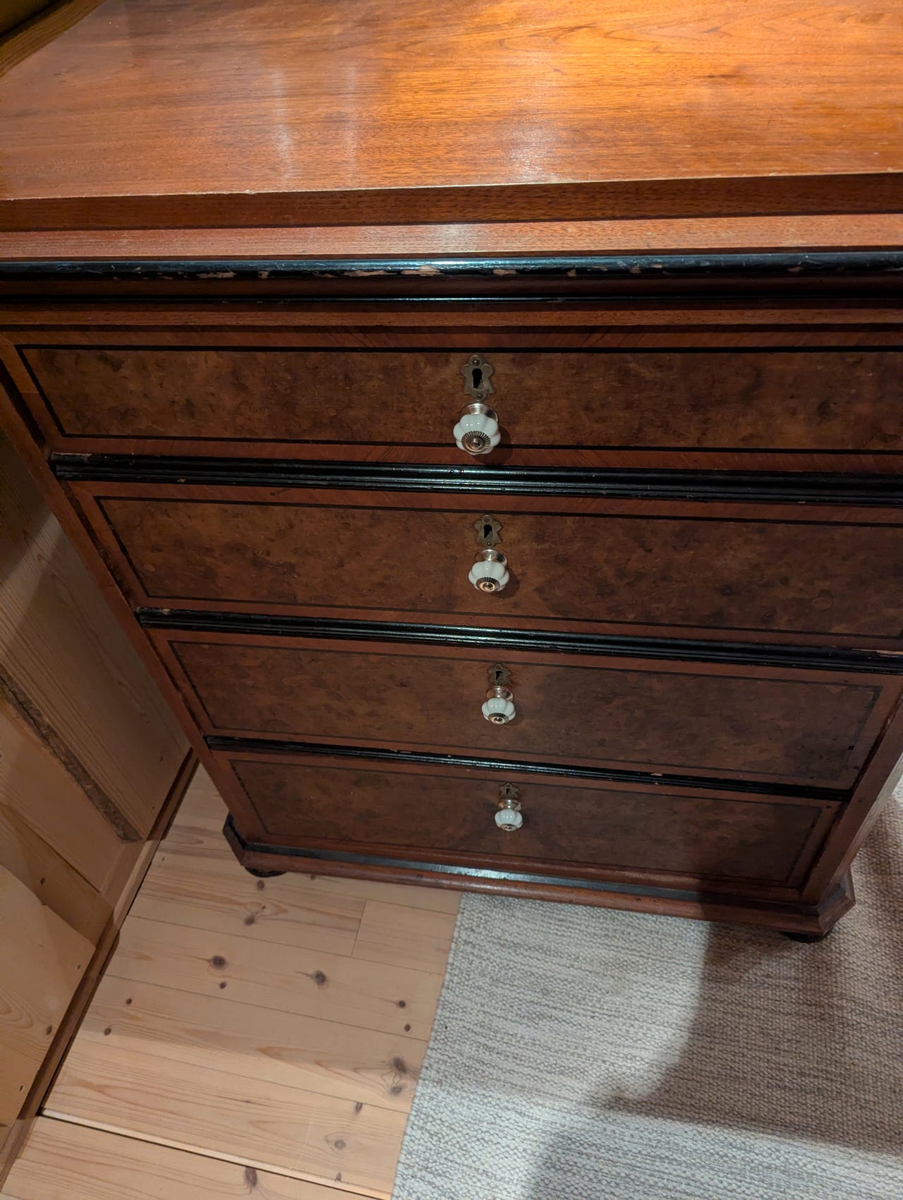 Antikk kommode 4 skuffer | FINN-torget