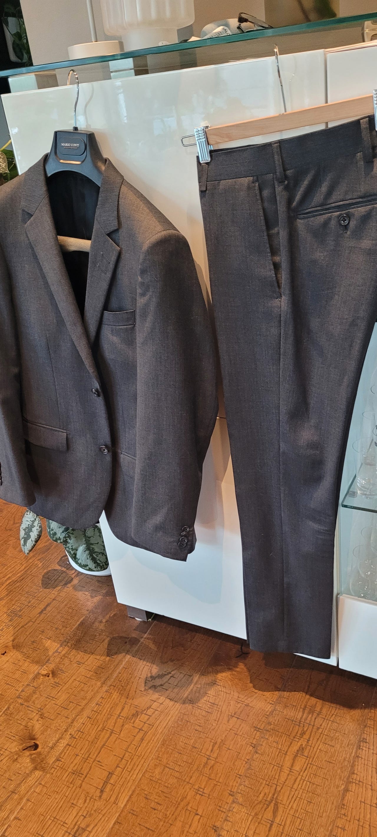 Mario Conti dress til Herre eller ungdom. str 42 | FINN-torget