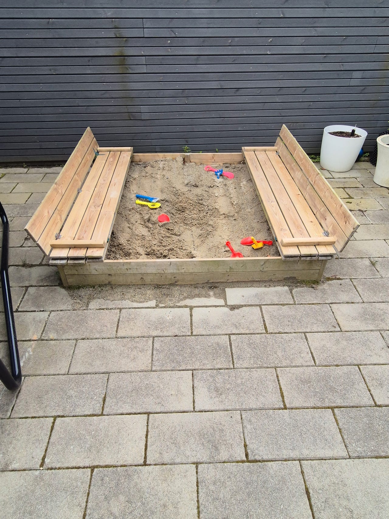 Sandkasse med lokk og sand | FINN-torget