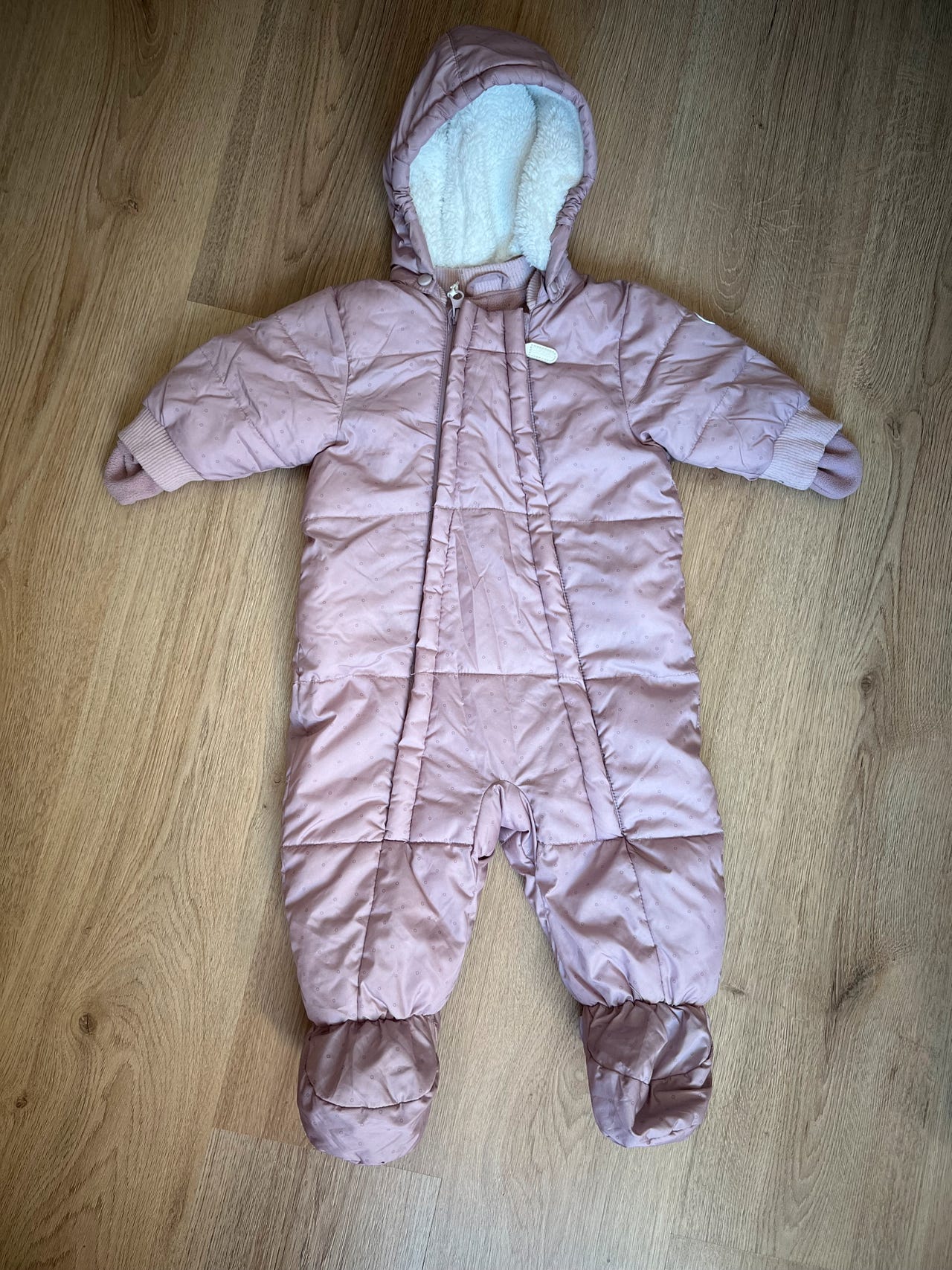 Rosa vinterdress selges | FINN-torget