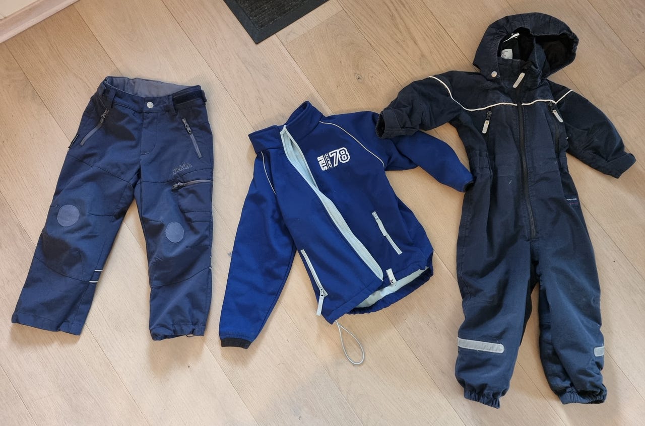 Uteklær str 98-110 gis bort | FINN-torget