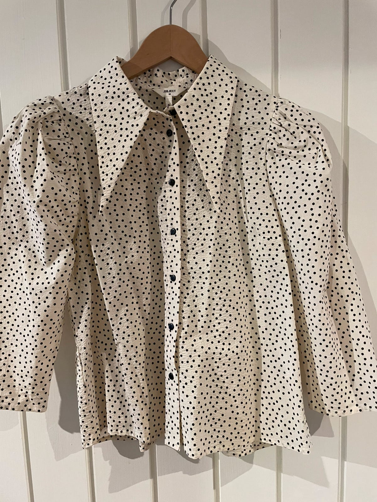 Prikkete Skjorte/ bluse fra Object selges | FINN-torget