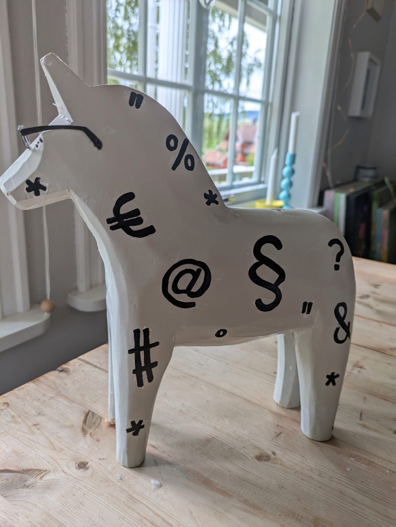 Eldre Dalahest med briller, hest fra Ikea, selges. | FINN-torget